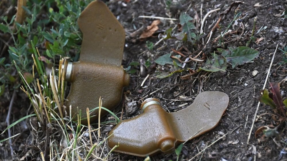 Human Rights Watch report on antipersonnel landmines: position of human ...